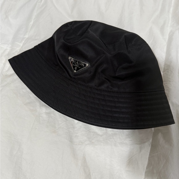 Prada Re-Nylon Triangle Logo Bucket Hat – Black